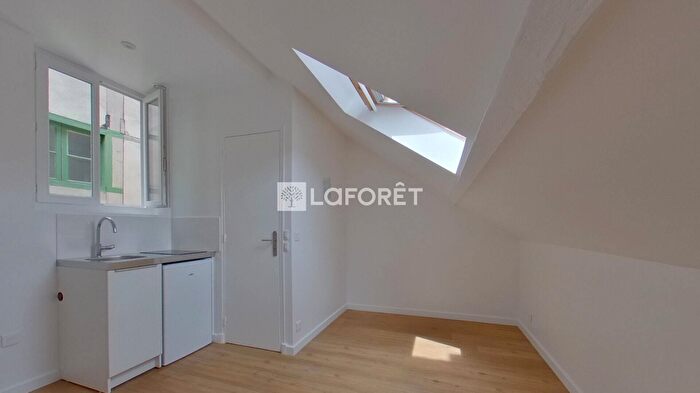 Appartement à louer - Notre Dame, Versailles - 1 pièce