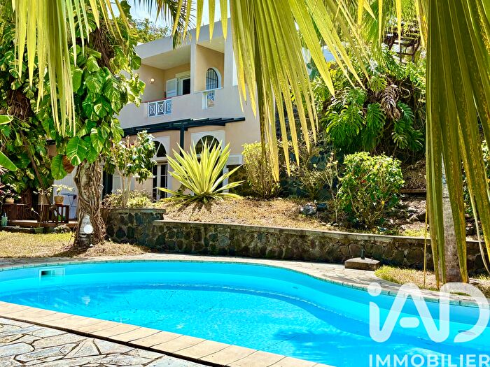 La Possession, Sainte-Thérèse : Maison 8 pièces à vendre