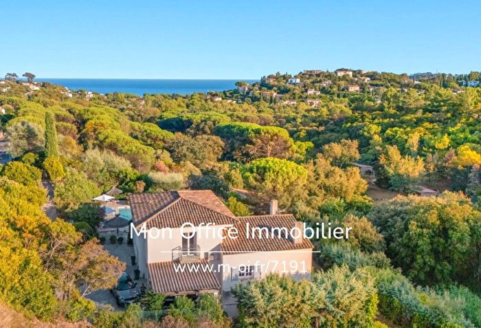 Cavalaire-sur-Mer, Moulin, Collières, Eau Blanche : Maison 6 pièces à vendre