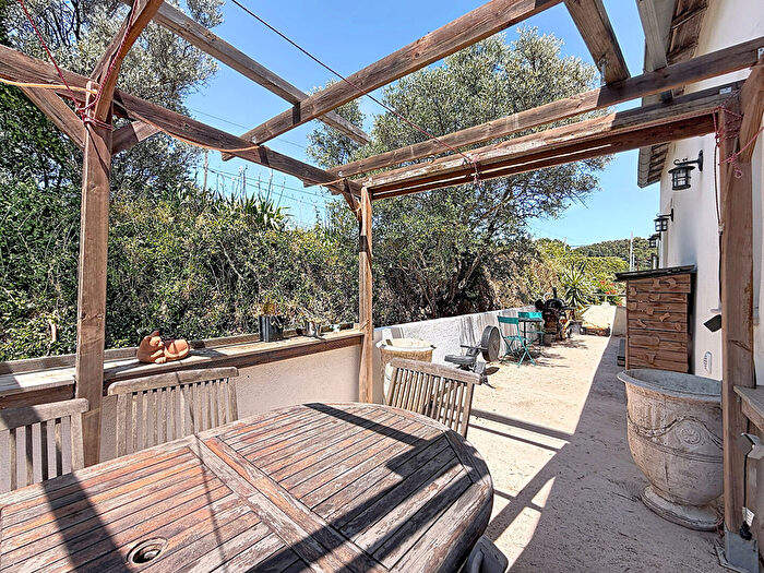 Maison 5 pièces à vendre à Villeneuve-lès-Avignon, Centre-ville, Stade