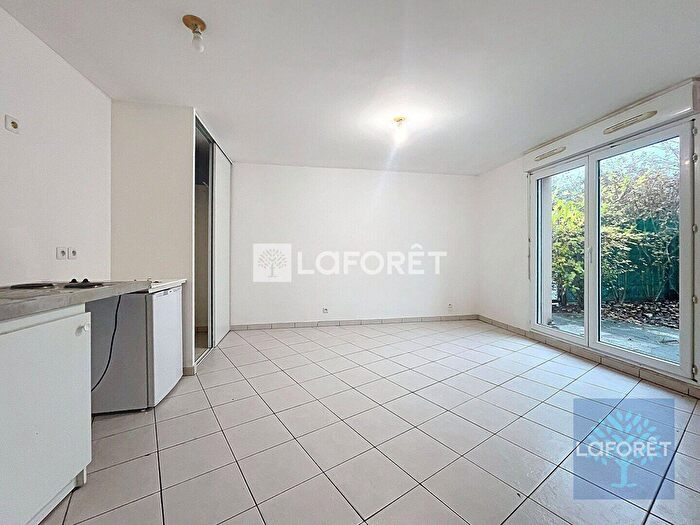 Vieux Persan : Appartement 1 pièce à louer