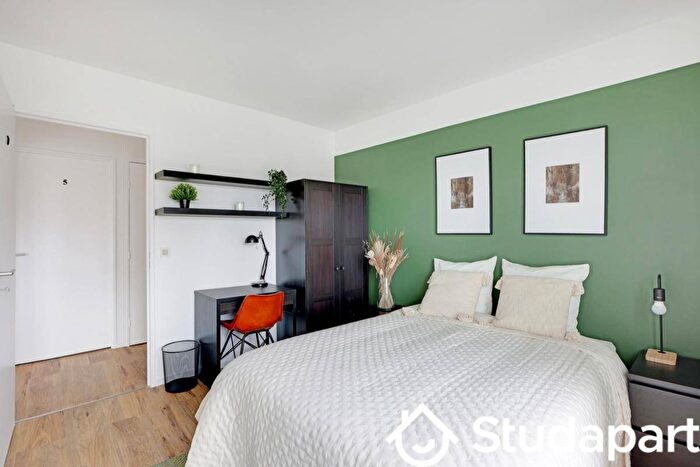 Appartement à louer - Gambetta, Courbevoie - 1 pièce - 7 chambres