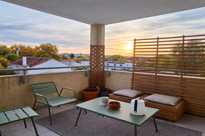 Appartement à vendre - Nîmes, Ville Active - 3 pièces - 2 chambres