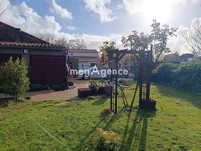 Maison à vendre - Aizenay - 5 pièces - 3 chambres