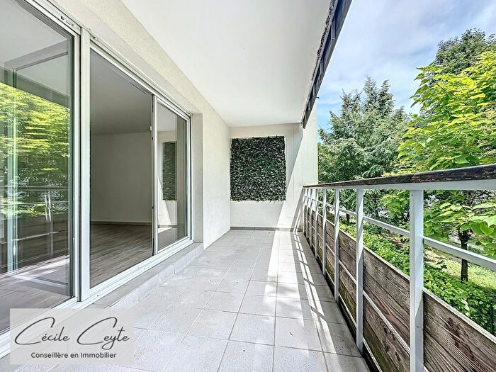 Appartement à vendre - Meylan, Centre-ville - 3 pièces - 2 chambres