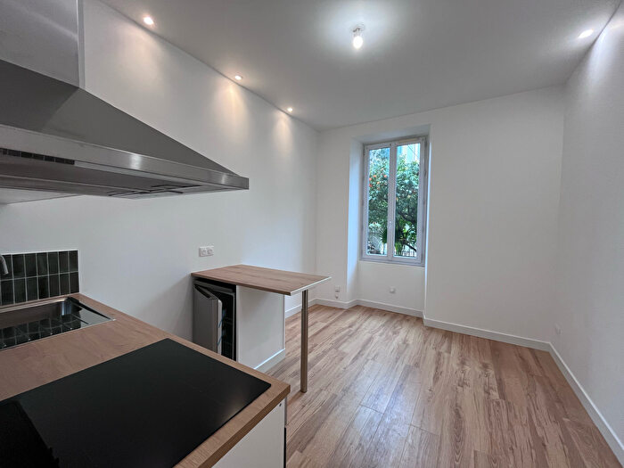 Appartement à louer - Hyères, Centre-ville - 2 pièces - 1 chambre