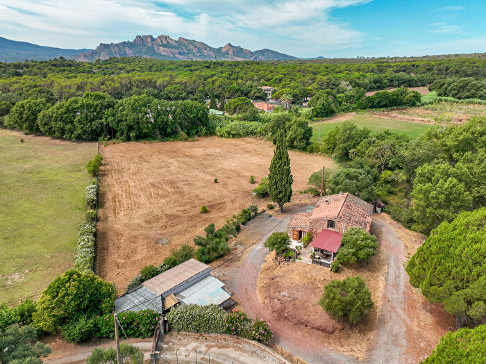 Maison à vendre - Roquebrune-sur-Argens, La Bouverie - 4 pièces - 2 chambres