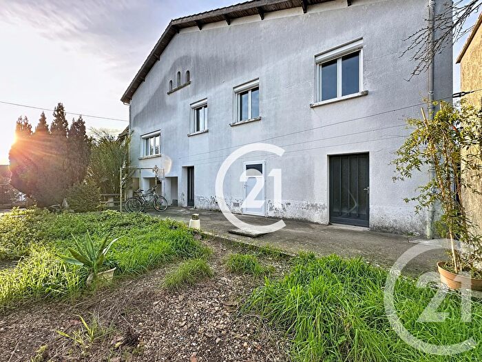 Maison à vendre - Châteaubernard - 6 pièces - 5 chambres