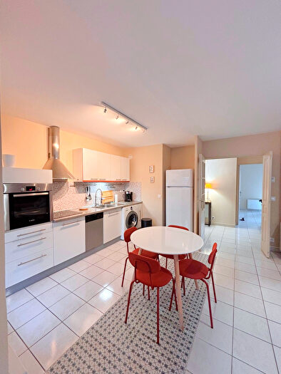 Appartement à louer - Marseille e , Saint-Barnabé - 2 pièces - 1 chambre