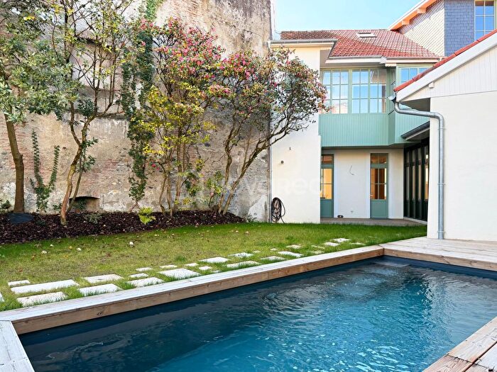 Maison à vendre - Pau, Centre-ville - 7 pièces - 5 chambres