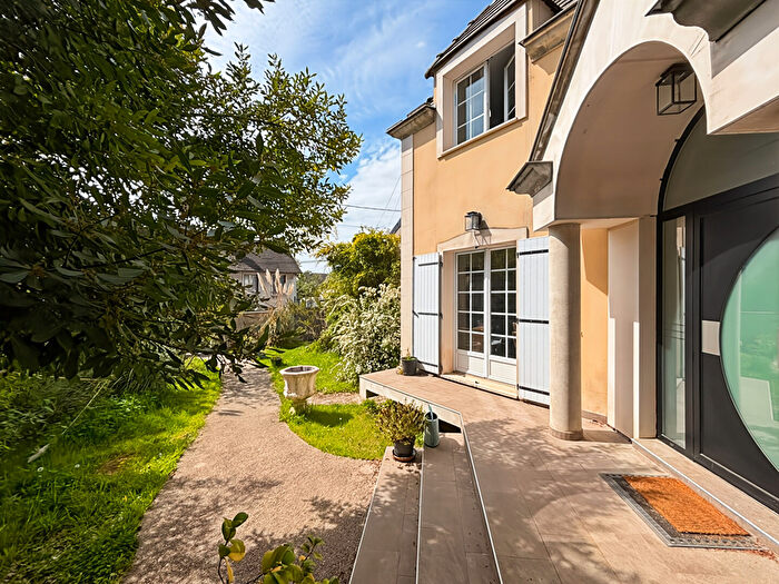 Maison 6 pièces à Bièvres, à vendre