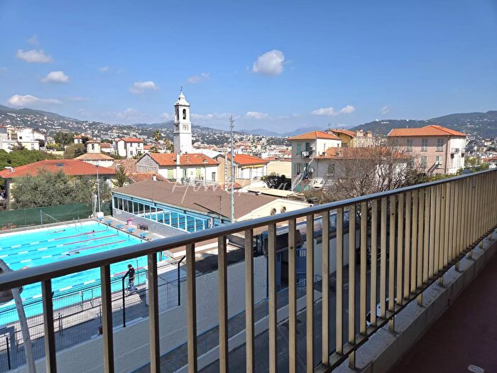 Appartement à louer - Nice, Saint-Sylvestre - 1 pièce - 2 chambres