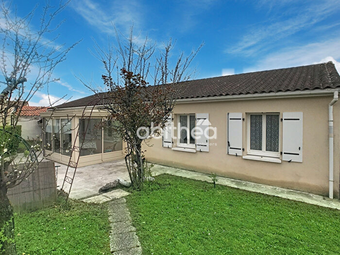 Maison à vendre - LIsle-dEspagnac - 5 pièces - 4 chambres