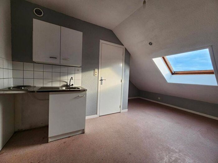 Appartement à louer - Faubourg de Mons-Pont Allant, Maubeuge - 1 pièce