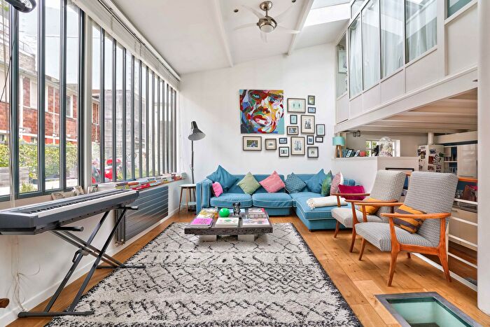 Appartement à vendre - Paris e , La Fourche, Guy Moquet - 4 pièces - 2 chambres