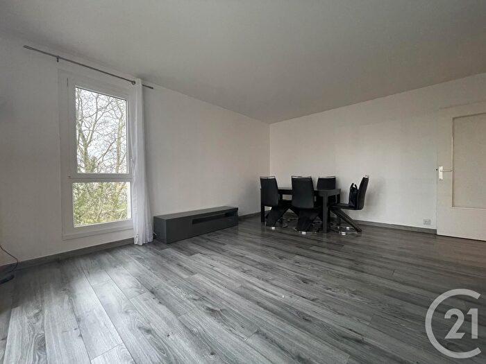 Évry, Les Pyramides - Appartement 3 pièces à louer