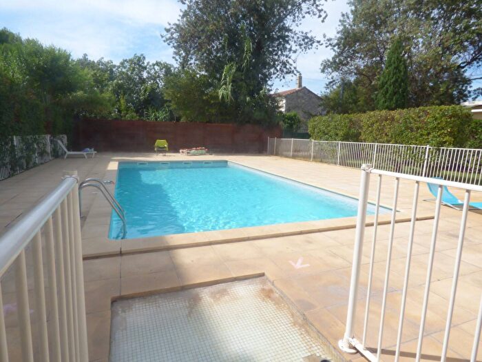 Appartement à louer - Arles - 3 pièces - 2 chambres