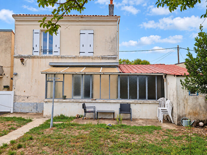 Maison 4 pièces à Saint-Jean-d'Angély, à vendre