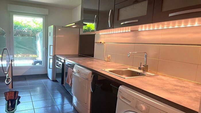 Appartement à louer - Beausoleil, Combs-la-Ville - 3 pièces - 2 chambres