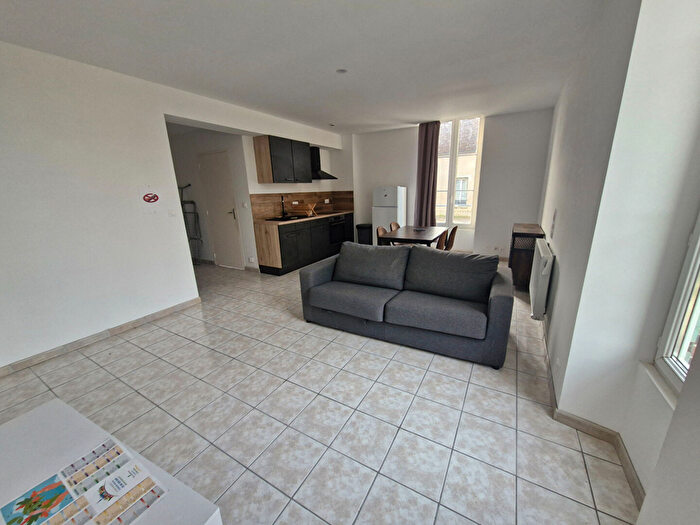 Appartement à louer - Laroche-Saint-Cydroine - 2 pièces - 1 chambre