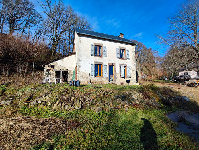 Maison à vendre - Ussel - 4 pièces - 3 chambres