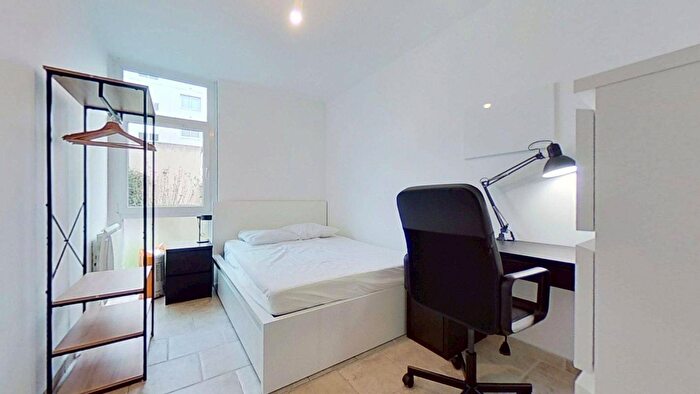 Appartement à louer - Laënnec, Lyon ème arrondissement - 5 pièces - 4 chambres