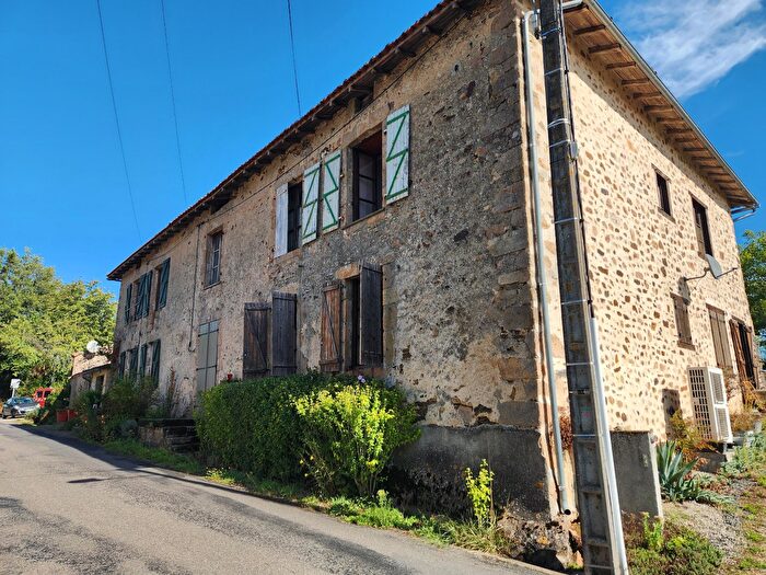 Maison à vendre - Brillac - 5 pièces - 4 chambres