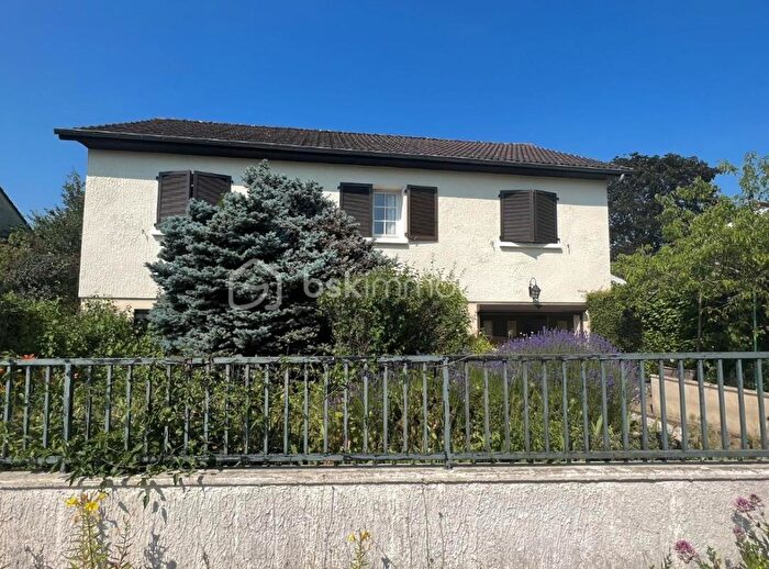 Maison à vendre - Villeneuve-sur-Yonne - 6 pièces - 3 chambres