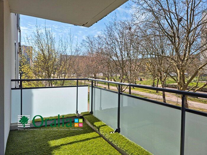 Appartement à louer - Ateliers SNCF, Chenôve - 3 pièces - 2 chambres