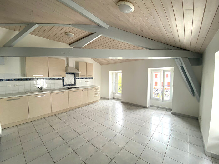 Saint-Palais - Appartement 3 pièces à louer