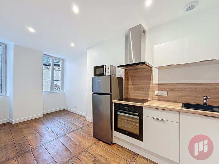 Appartement à louer - Brive-la-Gaillarde, Centre-ville, Pont Cardinal, Champanatier - 2 pièces - 1 chambre
