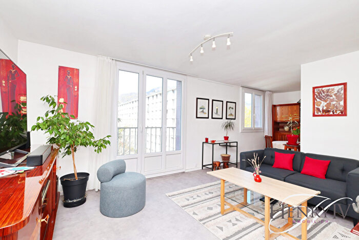 Appartement à vendre - Saint-Martin-dHères - 5 pièces - 3 chambres