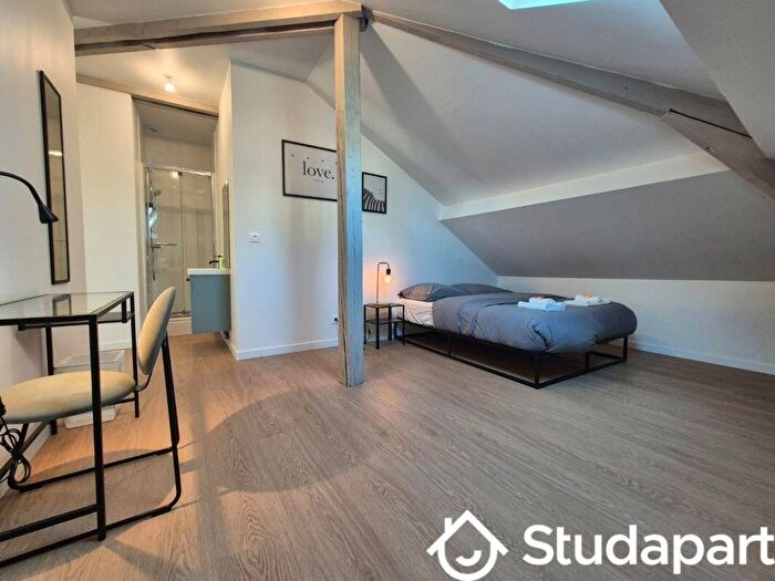 Appartement à louer - Laon Zola-Neufchâtel-Orgeval, Reims - 5 pièces - 4 chambres