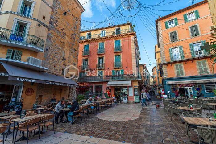 Appartement à vendre - Hyères, Centre-ville - 2 pièces - 1 chambre