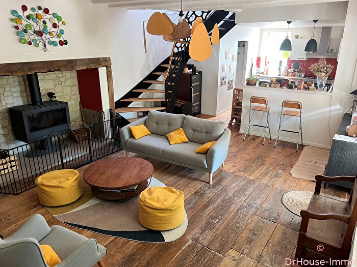 Maison à louer - Saint-Julien-Maumont - 5 pièces - 4 chambres