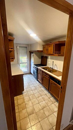 Maison à louer - Ouest, Fosses - 4 pièces - 3 chambres