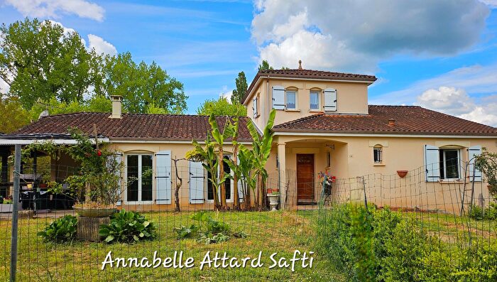 Maison à vendre - Hautefort - 4 pièces - 3 chambres