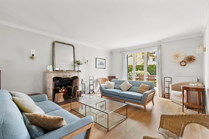 Saint-Nom-la-Bretèche : Maison 8 pièces à vendre