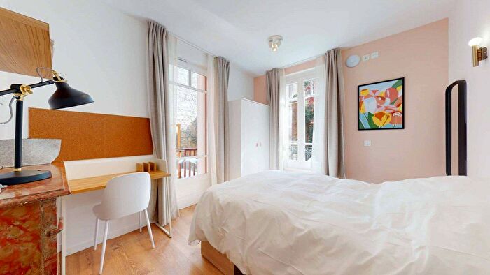 Carnot Gambetta, Suresnes : Appartement 1 pièce à louer