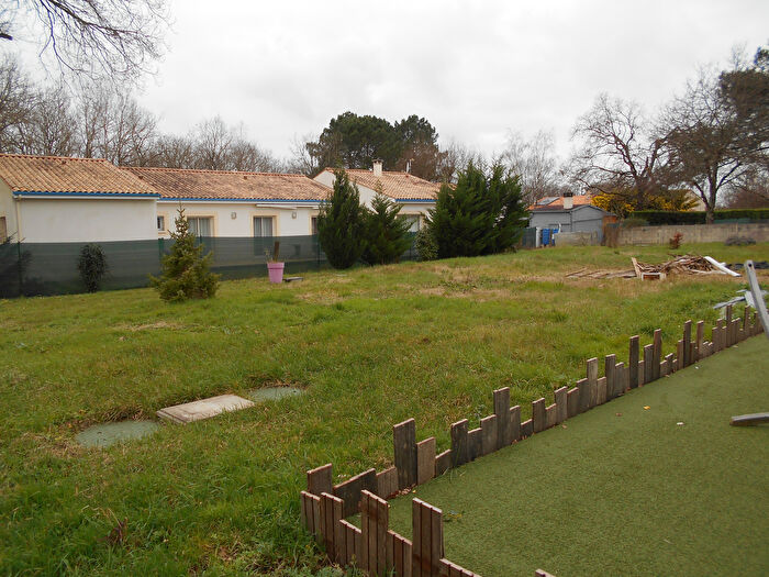 Maisons à vendre et appartements à louer - 1