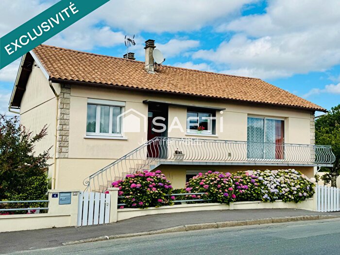 Maison 8 pièces à La Chapelle-Saint-Laurent, à vendre