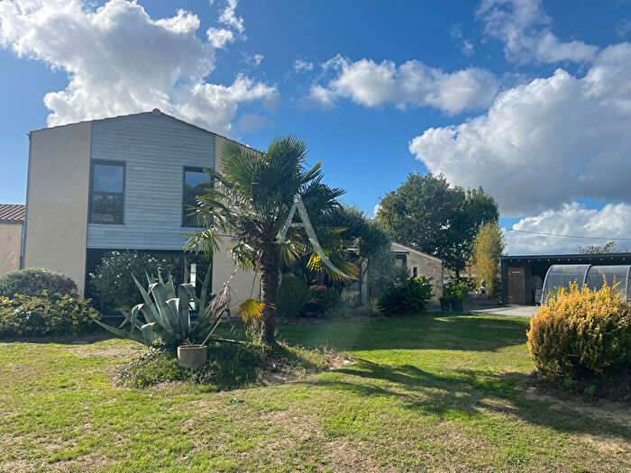 Maison à vendre - Vouvant - 9 pièces - 5 chambres