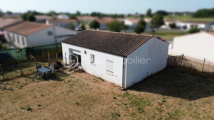 Maison 3 pièces à Saint-Just-Luzac, à vendre