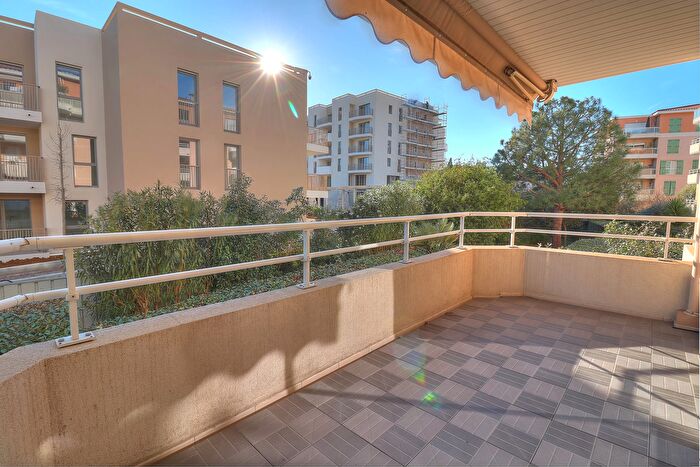 Appartement à vendre - Antibes, Rastines, Super Antibes, Laval, La Fontonne - 3 pièces - 2 chambres