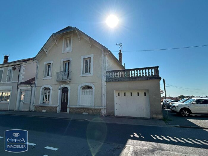 Maison à vendre - Thiviers - 8 pièces - 5 chambres