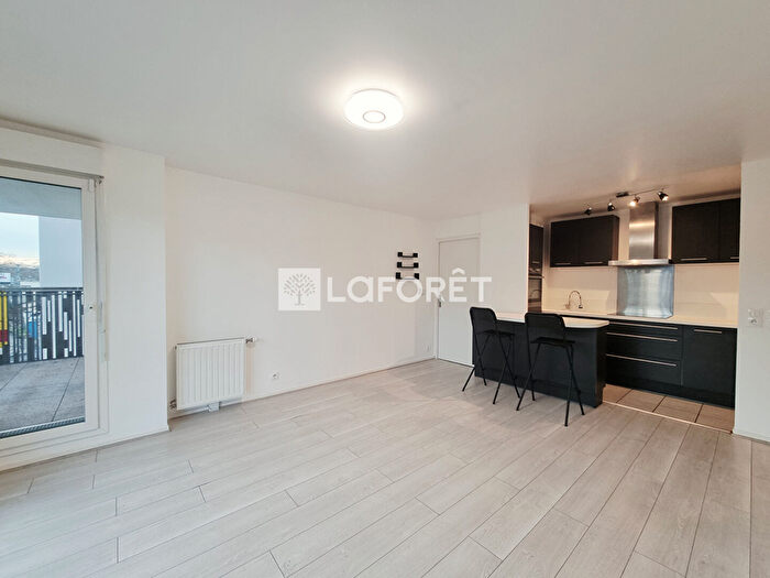 Appartement à louer - Saint-Ouen-lAumône, Centre-ville, Prairie - 3 pièces - 2 chambres