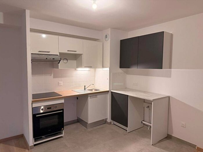 Appartement à louer - Cheminots-Acacias-Faubourg de Lille, Valenciennes - 4 pièces - 3 chambres