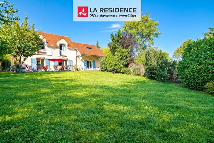 Maison 8 pièces à Morainvilliers, à vendre