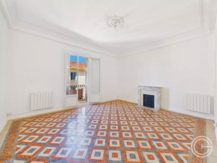 République, Nice : Appartement 4 pièces à louer