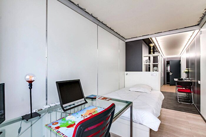 Bois d'Amour-Porte de Paris-Courlancy, Reims : Appartement 1 pièce à louer